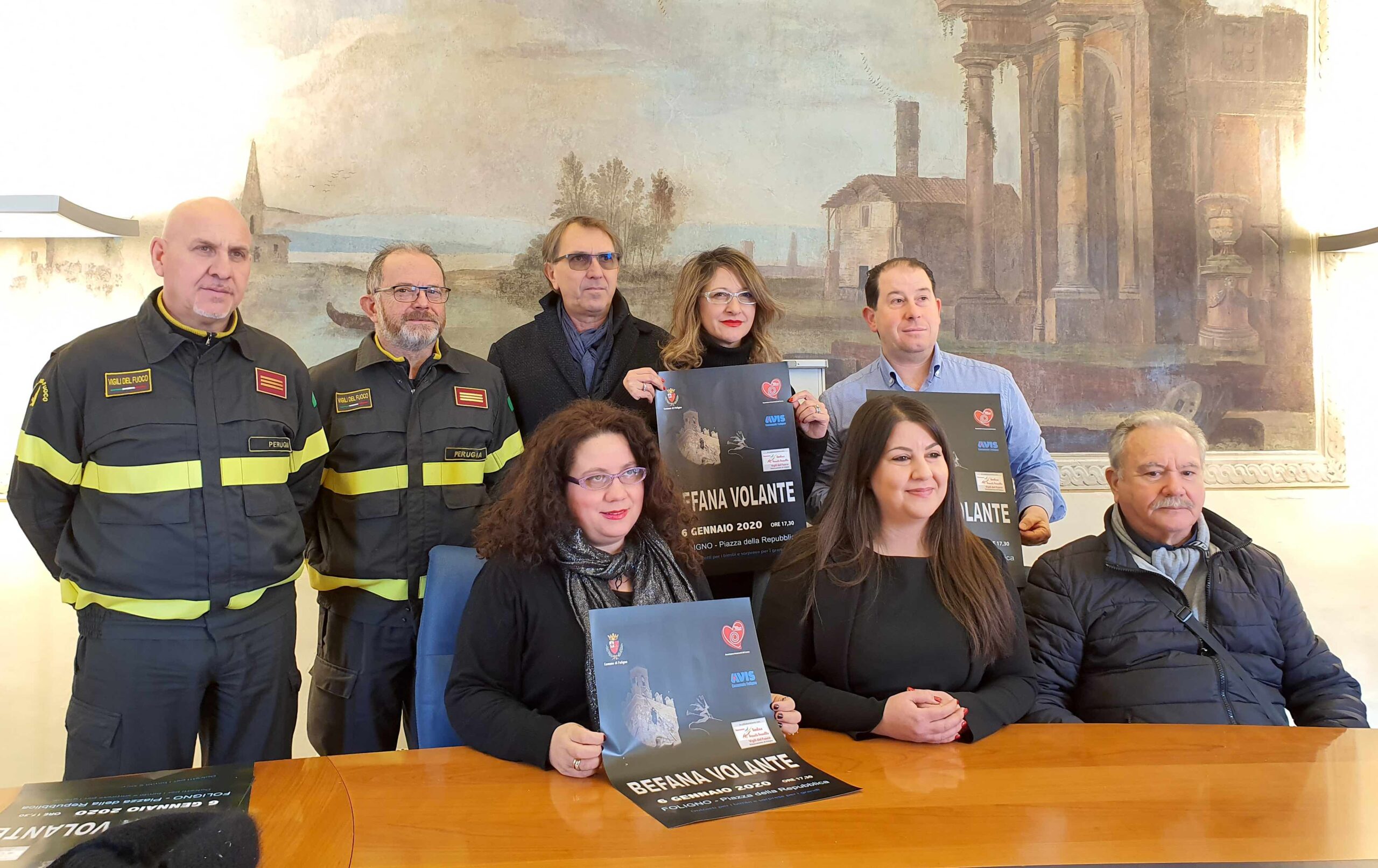 Settantacinque metri di volo: la Befana torna a calarsi dal Torrino ...