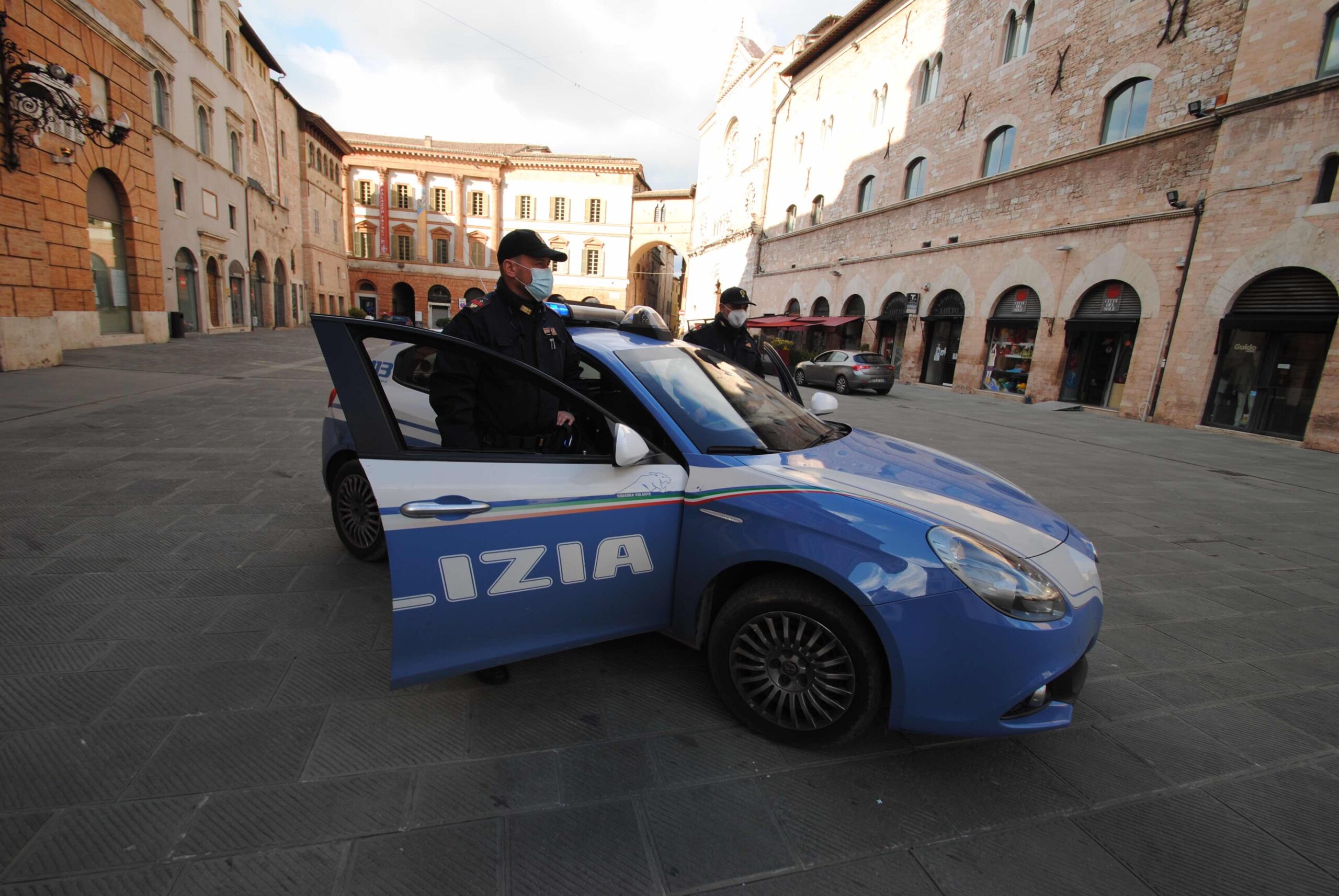Foligno, non accetta la fine della relazione e perseguita la ex ... Foligno, non accetta la fine della relazione e perseguita la ex ...