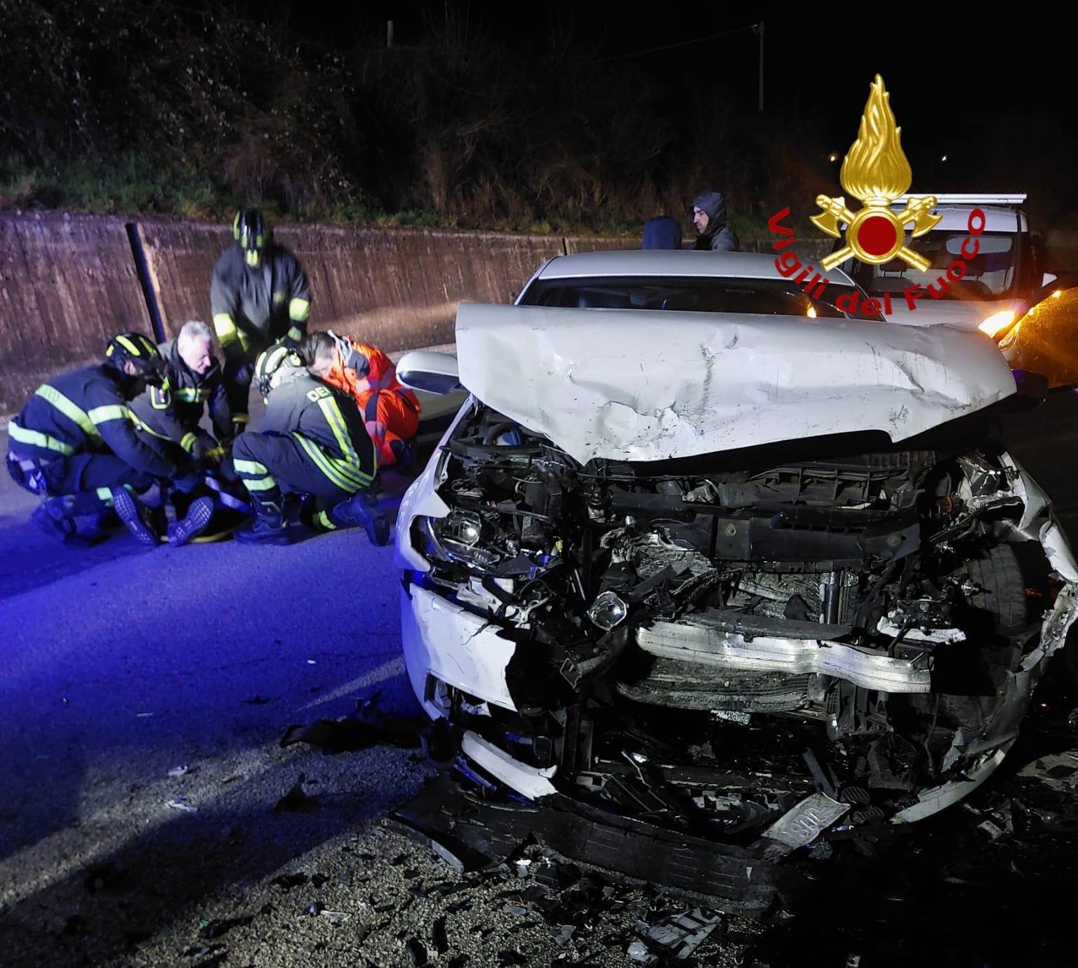 Incidente frontale nella notte lungo la Flaminia - RguNotizie